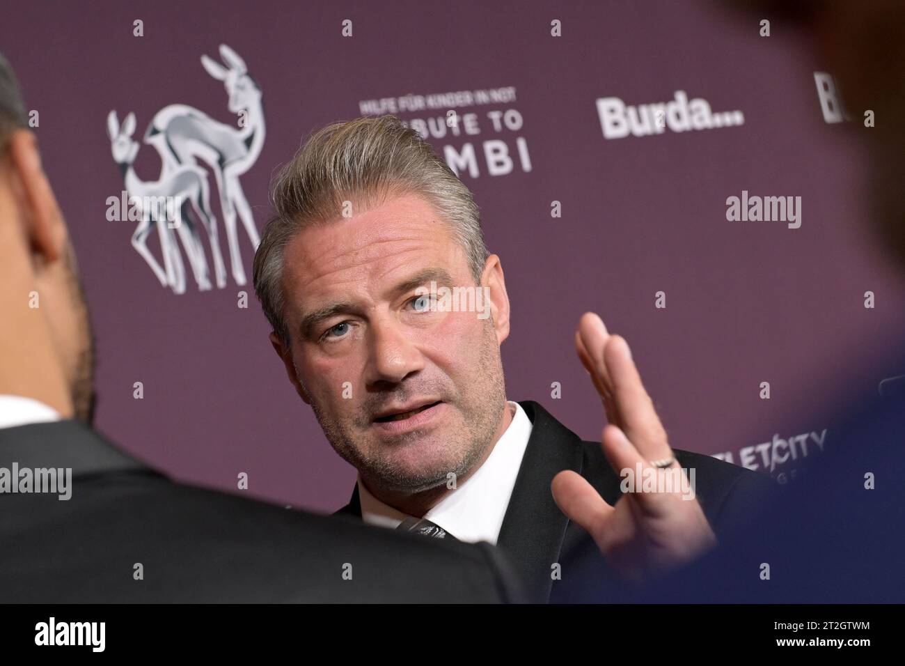 Berlin, Germany. 19th Oct, 2023. Pop singer Sasha Röntgen gives an ...