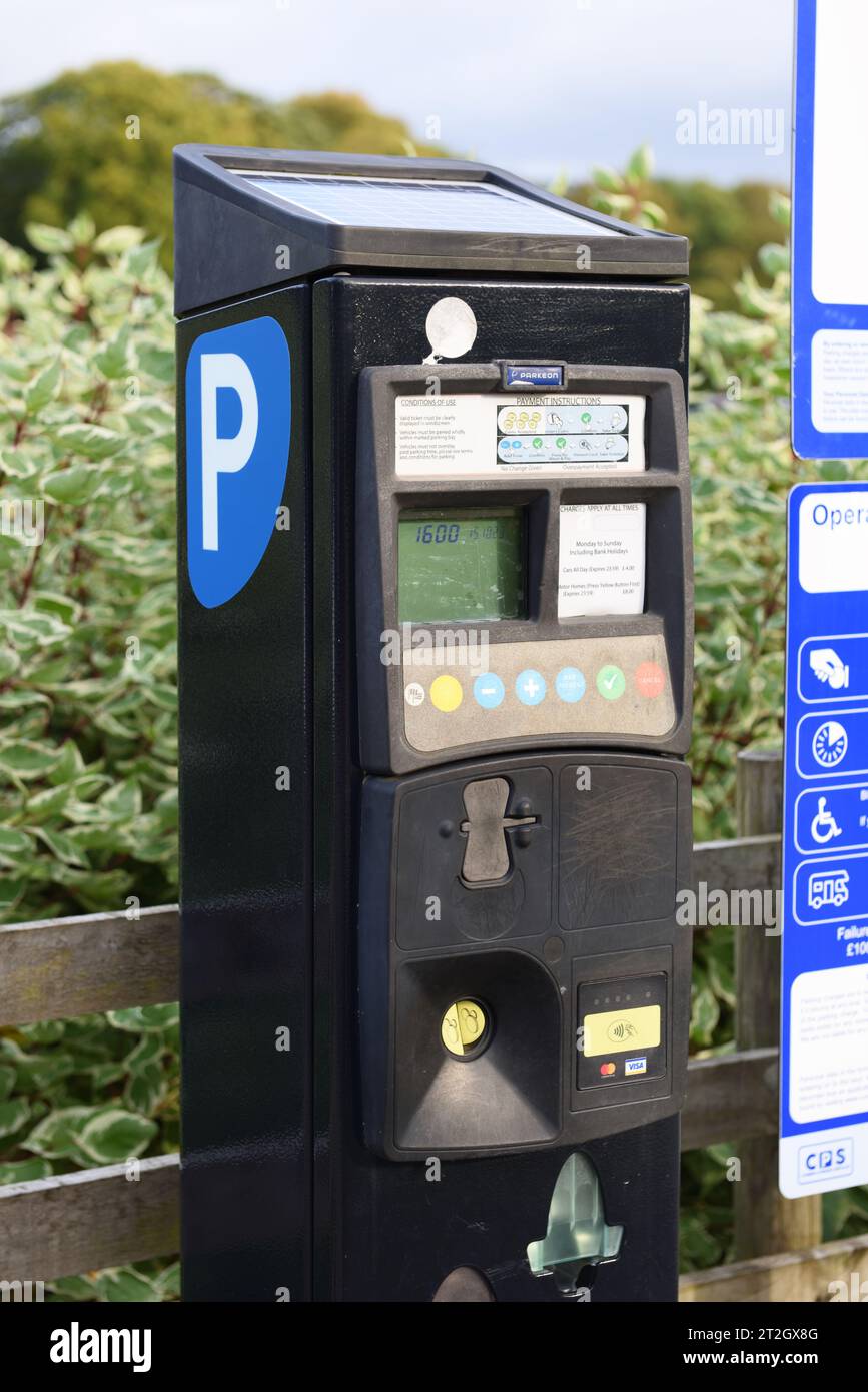 Parking meter pay and display Stock Photo - Alamy