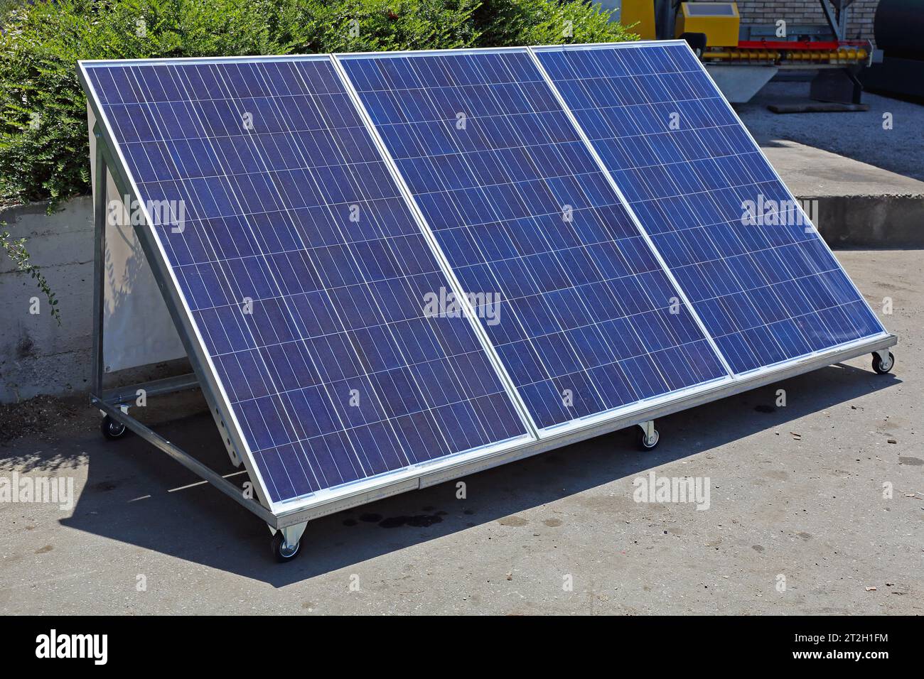 Mobile Photovoltaic Solar Panel at Angle Power Modules With Wheels ...