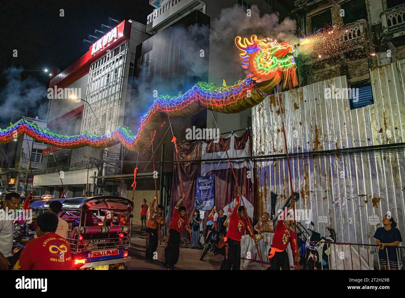 Bangkok, Thailand. 19th Oct, 2023. Dancers perform a Dragon dance ...