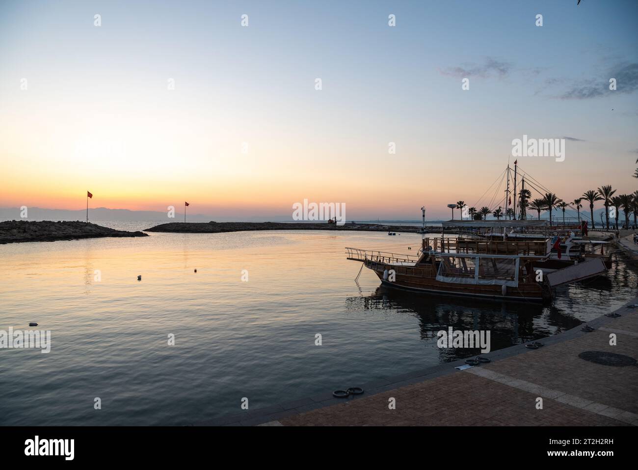 Dock side quay side tourism hi-res stock photography and images - Alamy