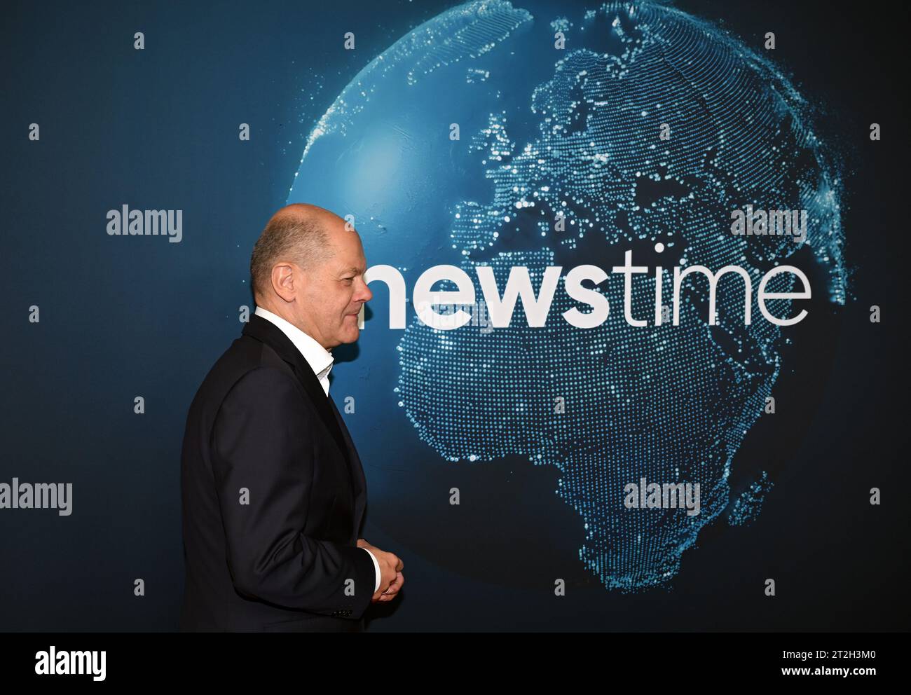 Political platforms hi-res stock photography and images - Alamy