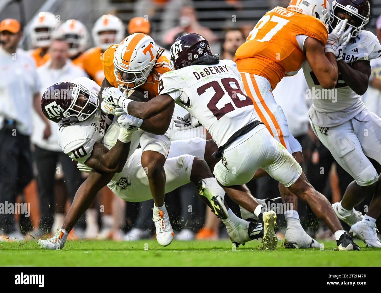 KNOXVILLE, TN - OCTOBER 14: Tennessee Volunteers running back Jaylen ...