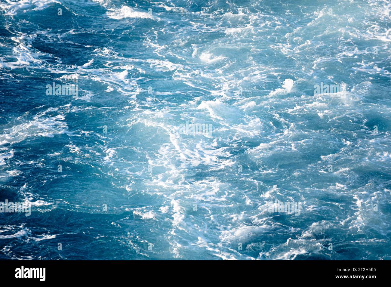 Ship water trails hi-res stock photography and images - Alamy