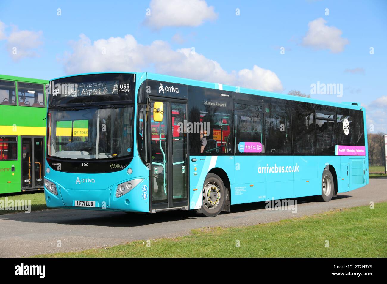 AN ARRIVA BUS Stock Photo - Alamy