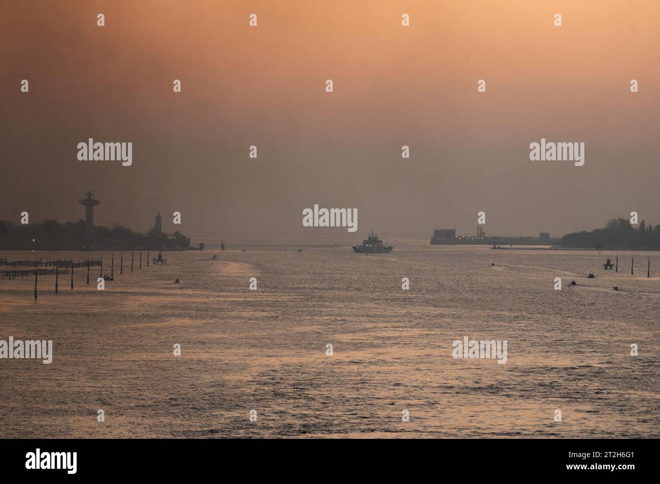 Venice laggon hi-res stock photography and images - Alamy