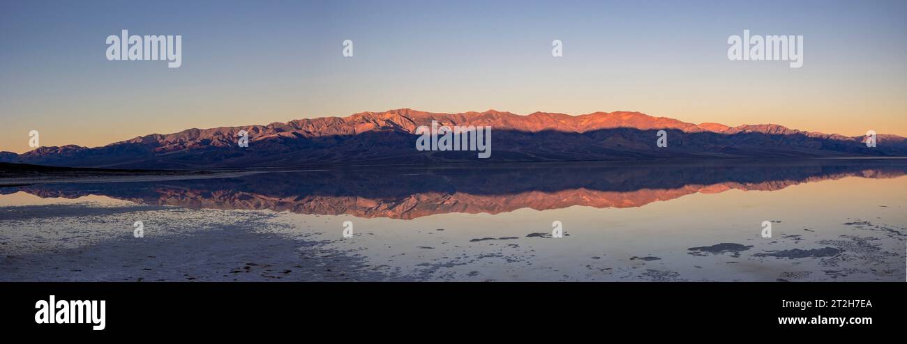 Flooding in Badwater Basin in Death Valley Stock Photo - Alamy