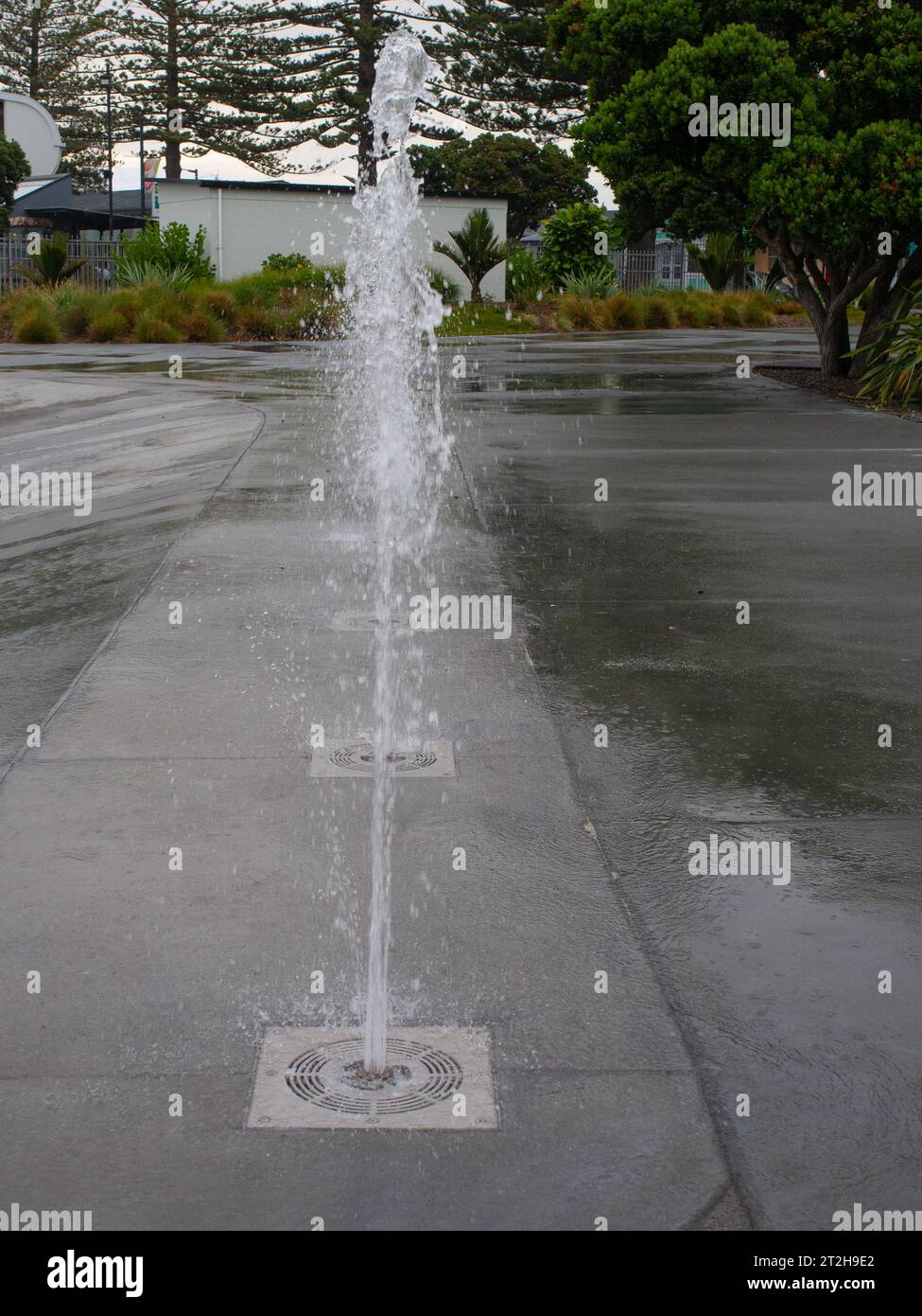 Concrete water feature hi-res stock photography and images - Alamy