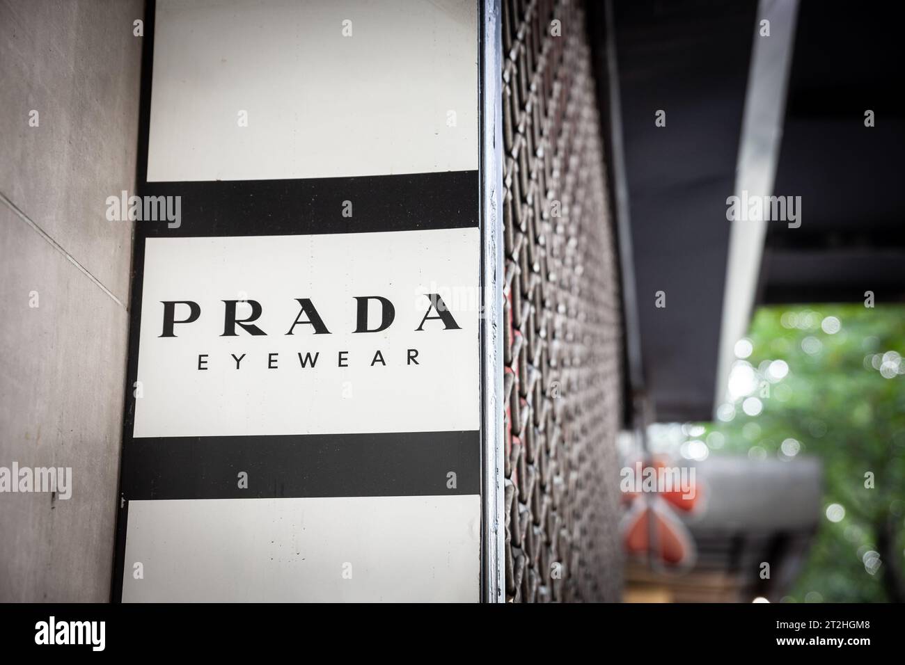 Prada eyewear sign hi-res stock photography and images - Alamy