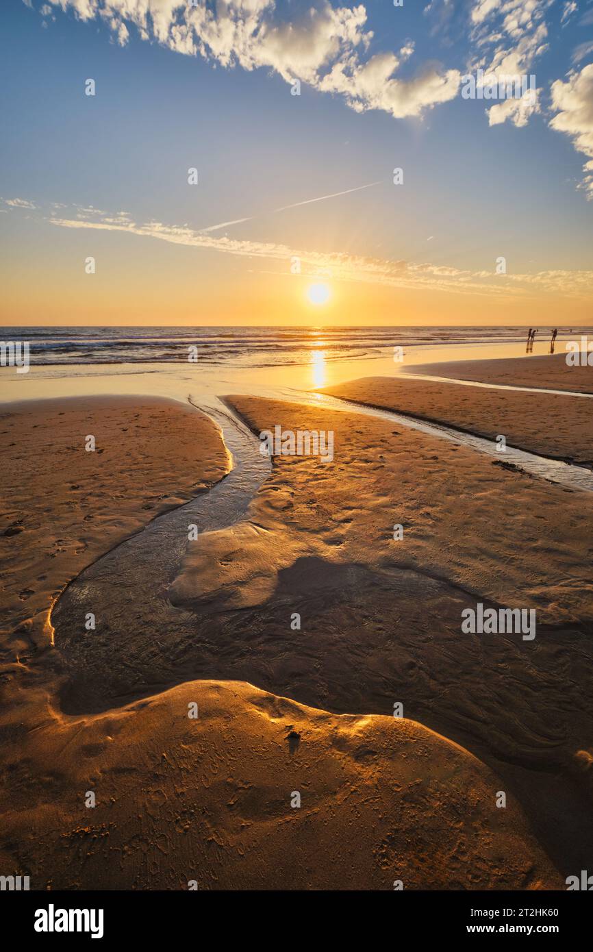 Atlantic ocean sunset surging waves hi-res stock photography and images ...