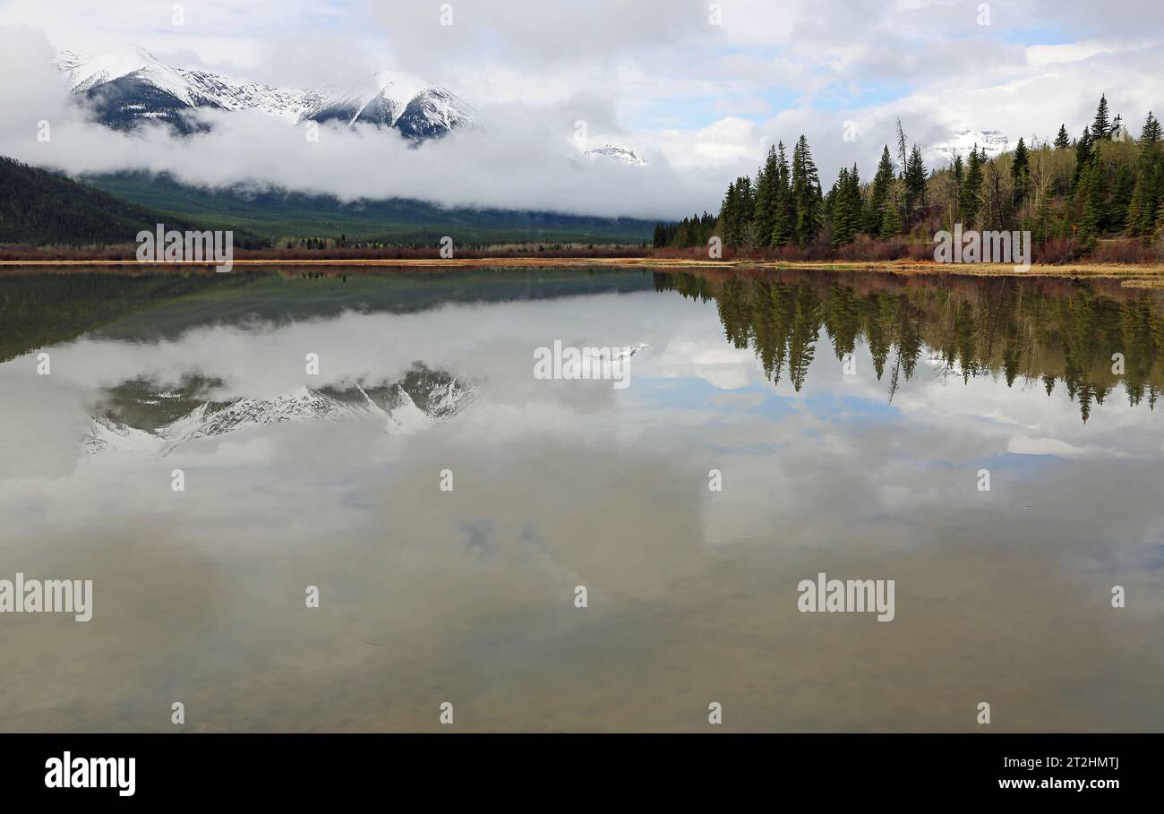 Vermilion lake in canada hi-res stock photography and images - Alamy