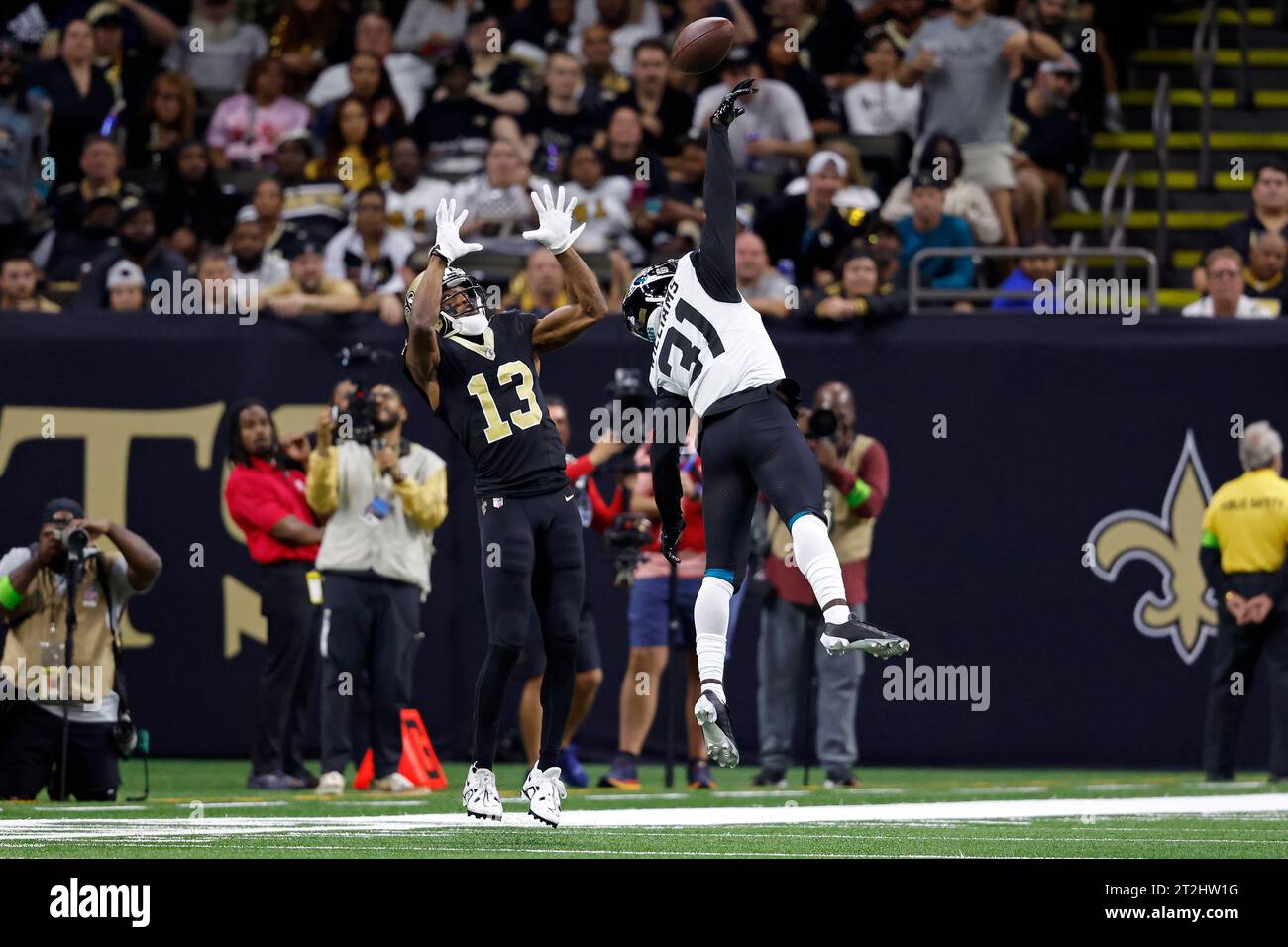 Jacksonville Jaguars cornerback Darious Williams (31) deflects a ball ...