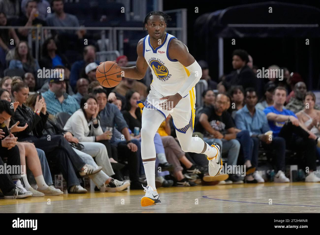 Golden State Warriors forward Jonathan Kuminga (00) during an NBA ...
