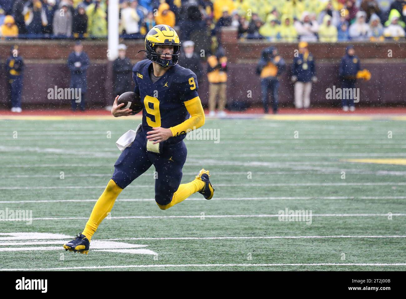 ANN ARBOR, MI - OCTOBER 14: Michigan Wolverines quarterback J.J ...