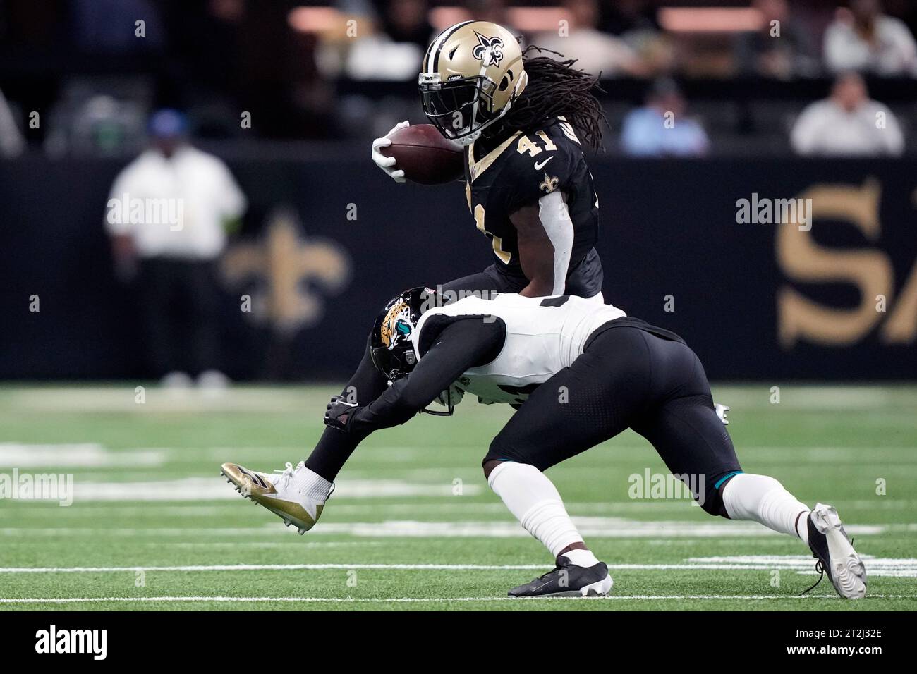 New Orleans Saints running back Alvin Kamara (41) is upended by ...