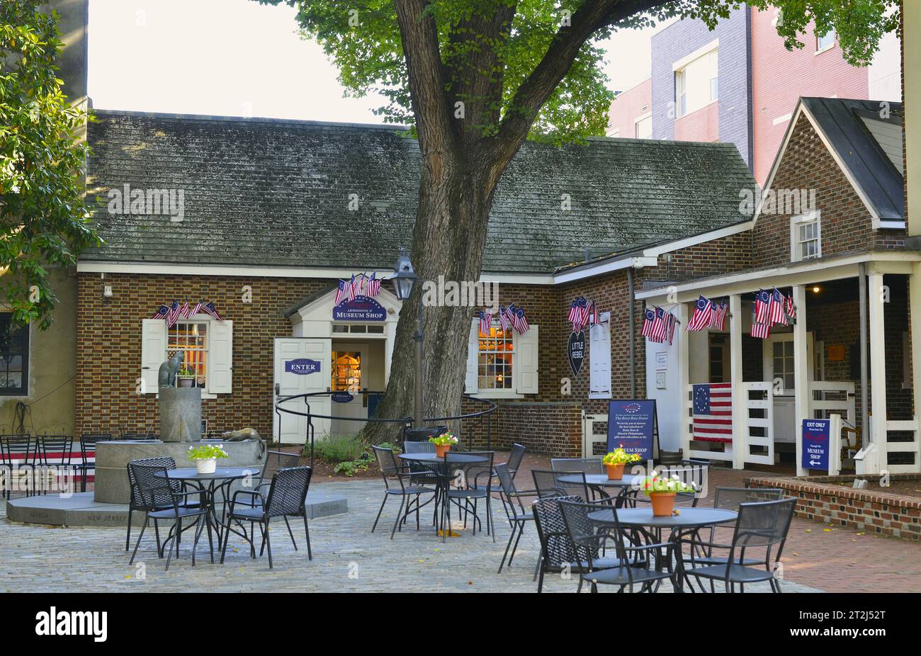 Betsy Ross House Museum, Betsy Ross sewed the first American flag in ...