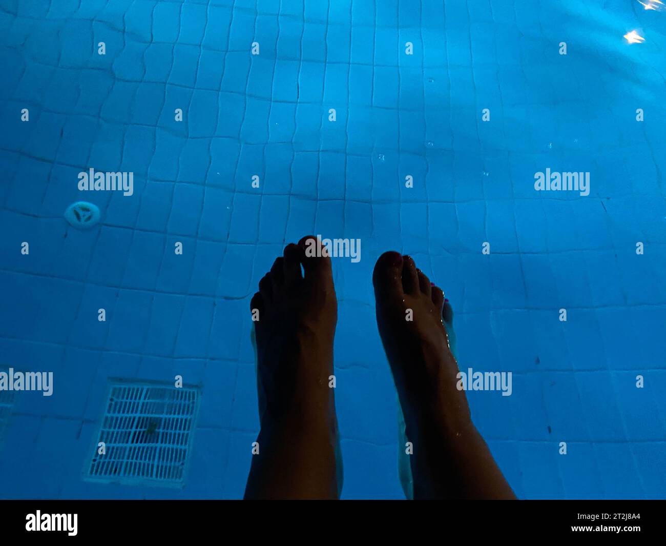 Underwater legs pool hi-res stock photography and images - Alamy