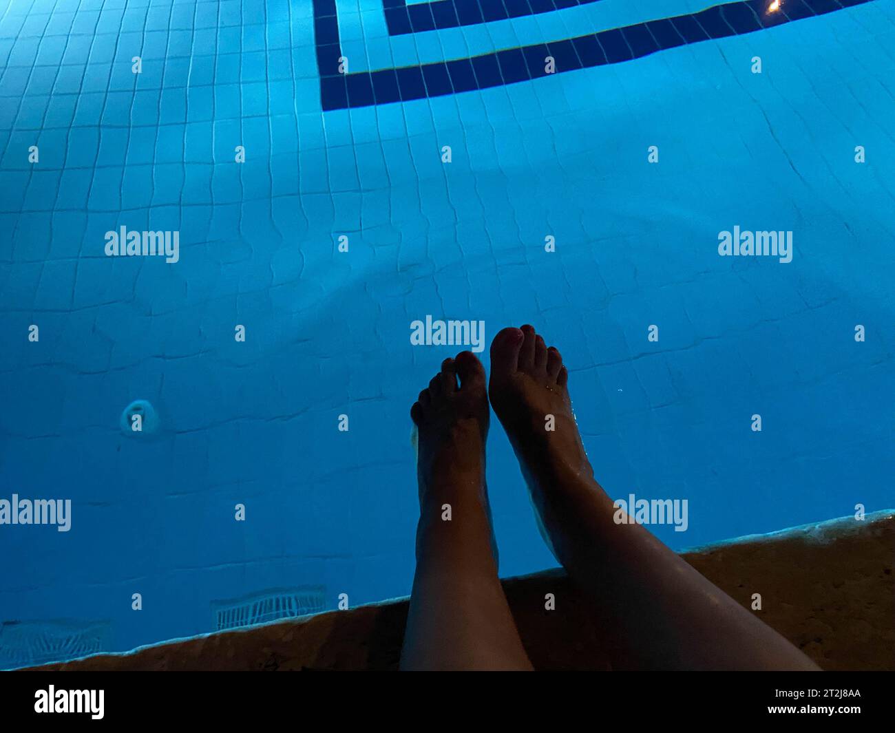Male feet in pool hi-res stock photography and images - Alamy