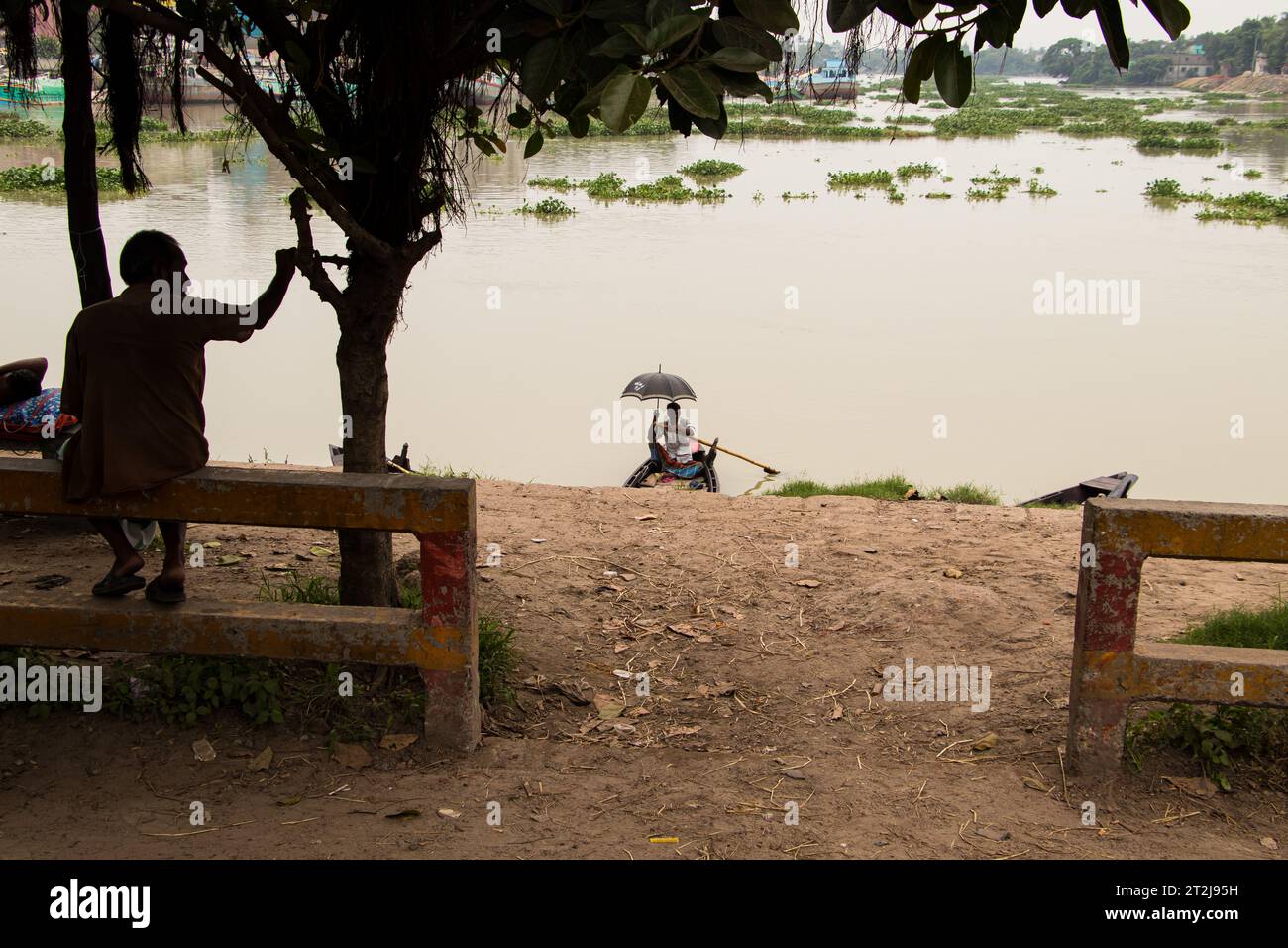 Gabtoli Amen Bazar is a bustling traditional boat station in Dhaka ...
