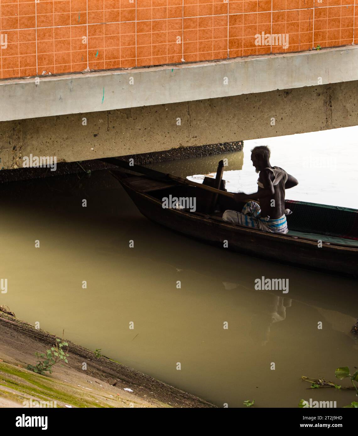Gabtoli Amen Bazar is a bustling traditional boat station in Dhaka ...