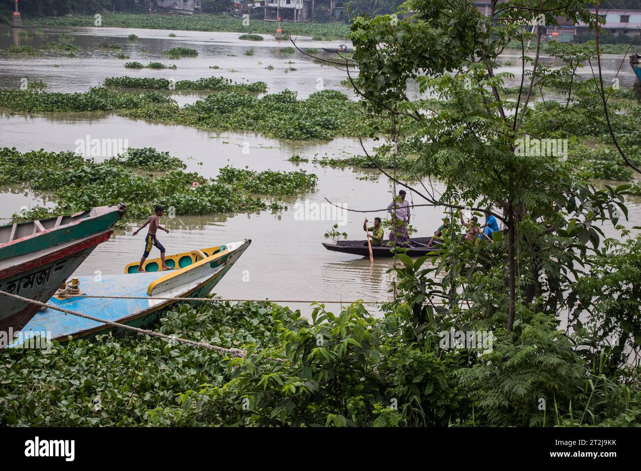 Gabtoli Amen Bazar is a bustling traditional boat station in Dhaka ...