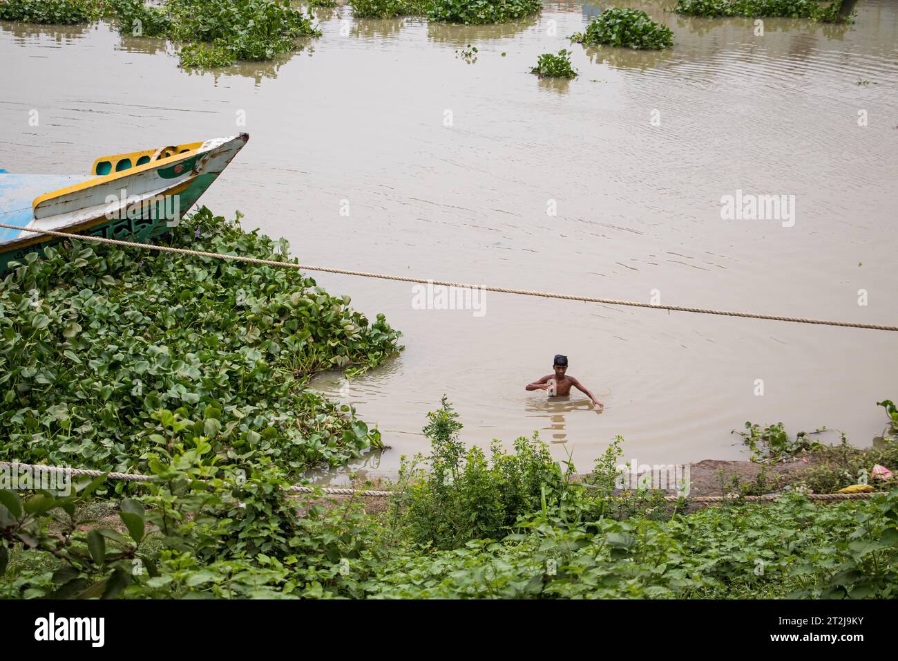 Gabtoli Amen Bazar is a bustling traditional boat station in Dhaka ...
