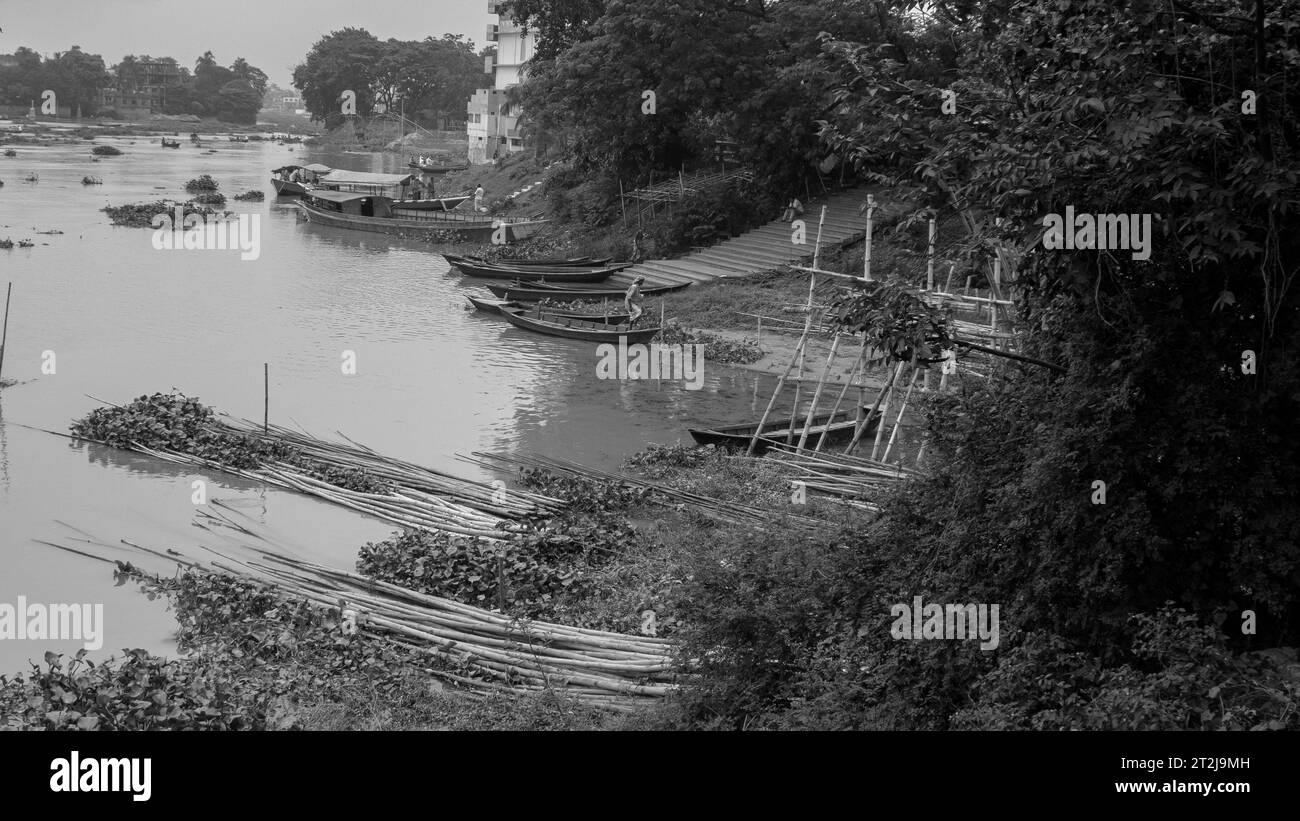 Gabtoli Amen Bazar is a bustling traditional boat station in Dhaka ...