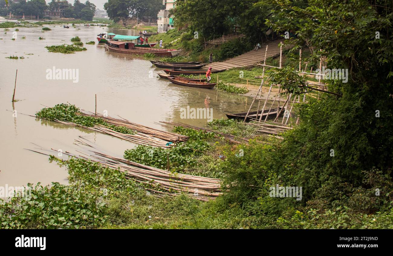 Gabtoli Amen Bazar is a bustling traditional boat station in Dhaka ...
