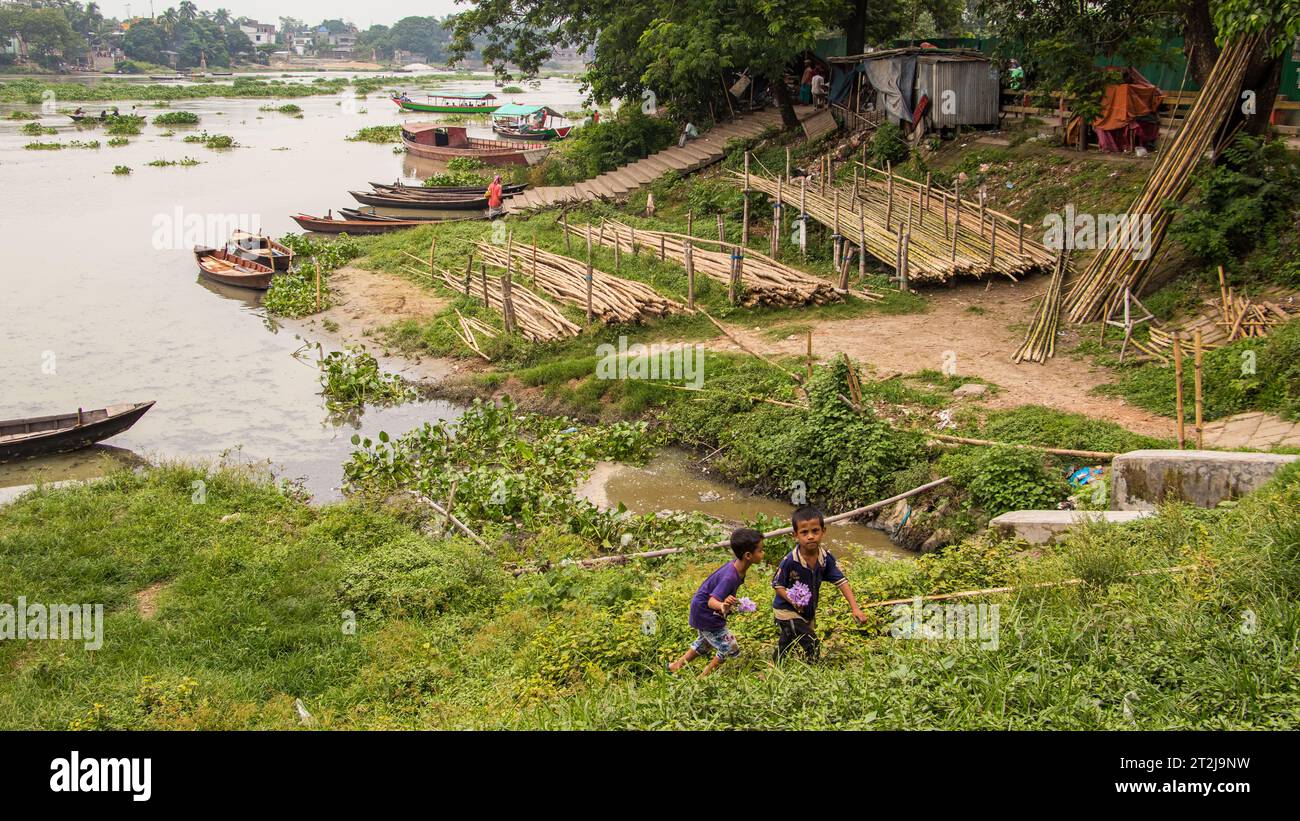 Gabtoli Amen Bazar is a bustling traditional boat station in Dhaka ...