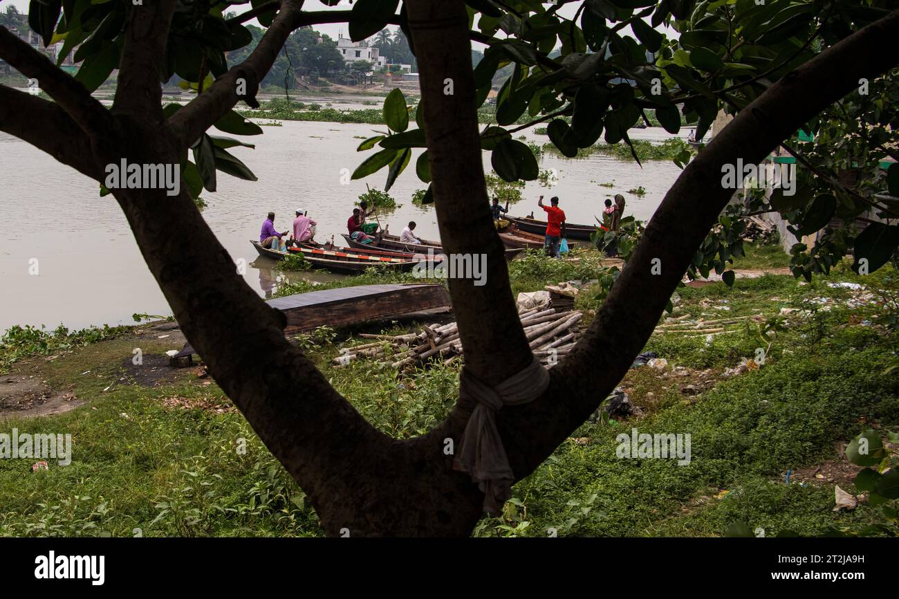Gabtoli Amen Bazar is a bustling traditional boat station in Dhaka ...