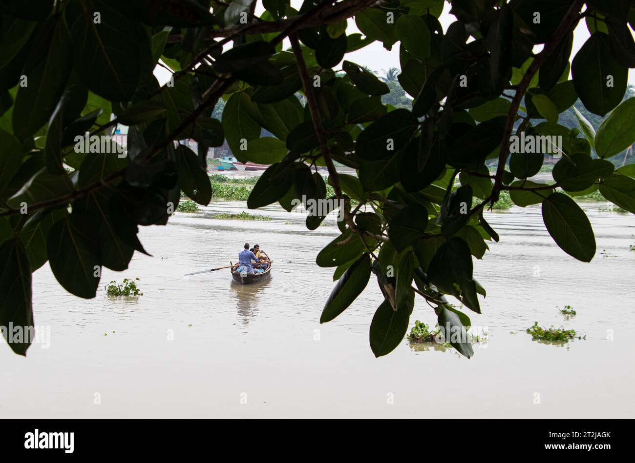 Gabtoli Amen Bazar is a bustling traditional boat station in Dhaka ...
