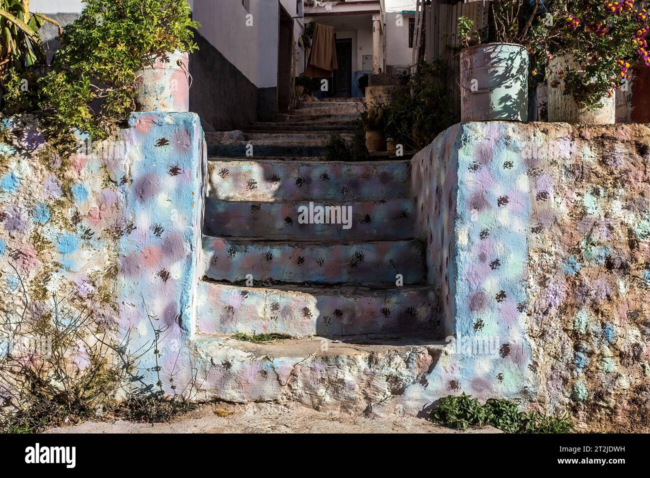 Pretty street art hi-res stock photography and images - Alamy