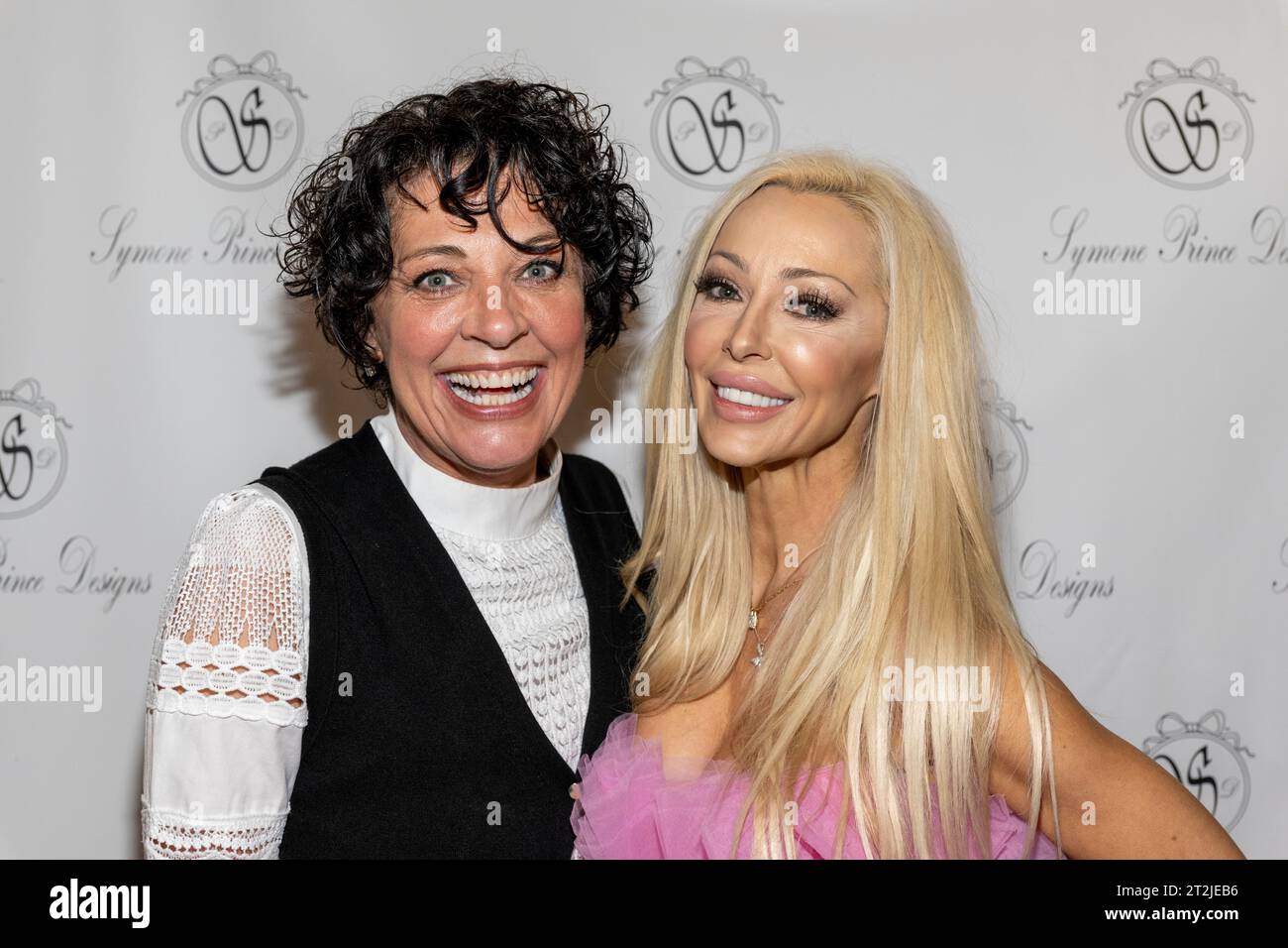 Los Angeles, USA. 19th Oct, 2023. Comedian Christine Peake, Couture ...