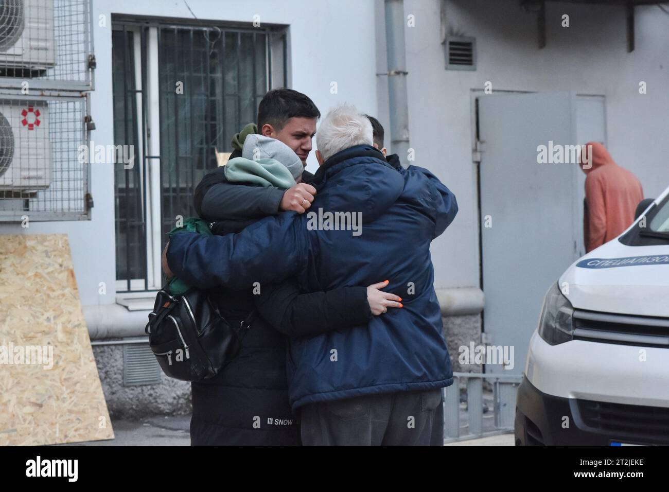 Hug family member hi-res stock photography and images - Alamy