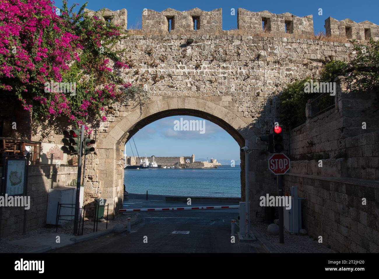 Entrance gate old medieval house hi-res stock photography and images ...