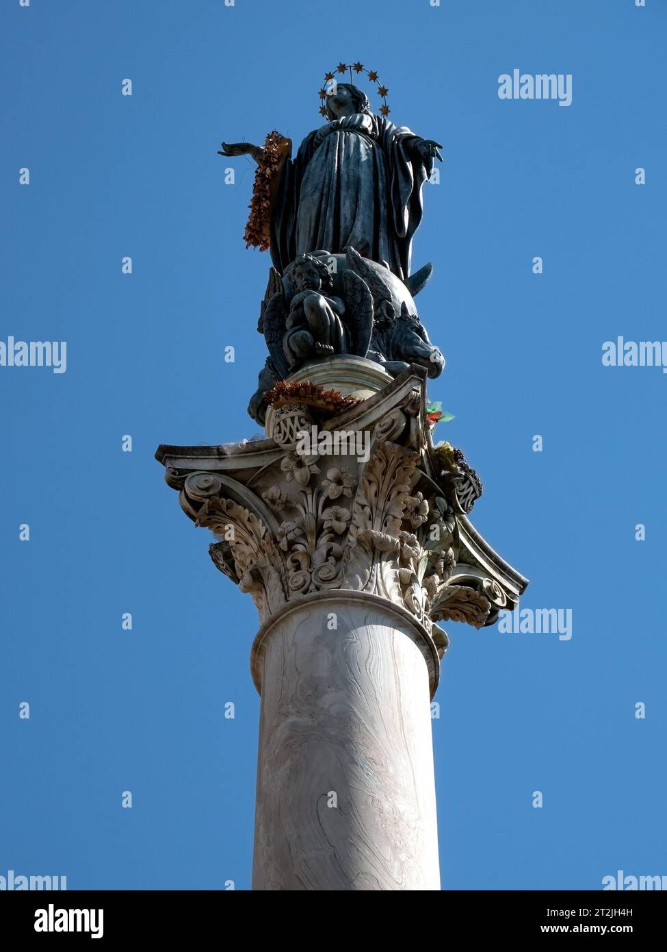 ROME, ITALY - SEPTEMBER 07, 2023: Statue of the Blessed Virgin Mary on ...