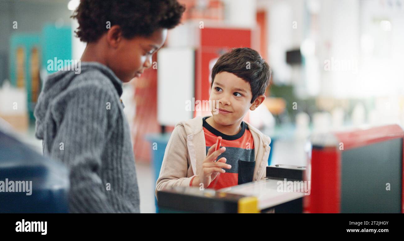 Child problem solving tech hi-res stock photography and images - Alamy