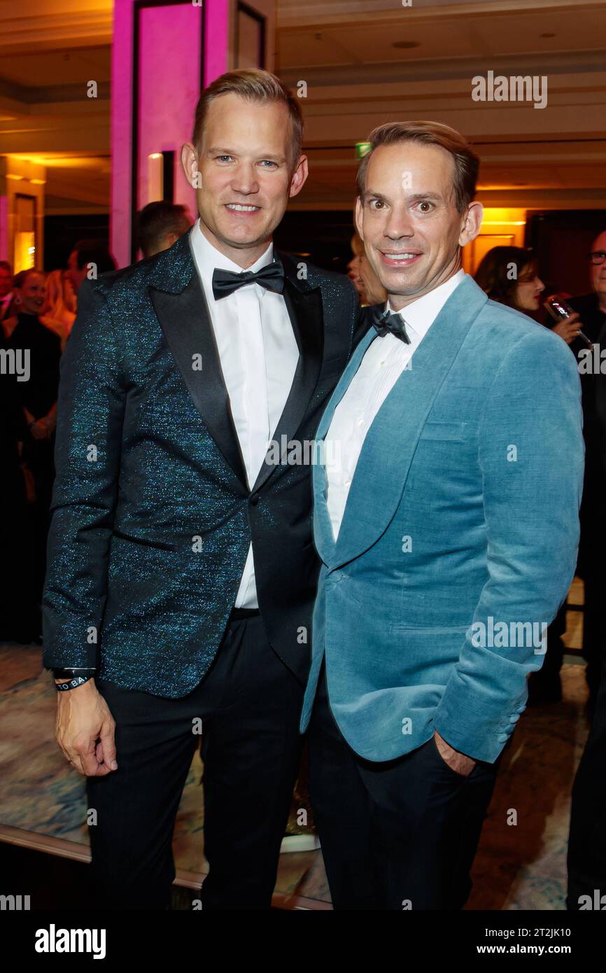 Tribute to Bambi 2023 Hendrik Streeck mit Ehemann Paul Zubeil beim ...