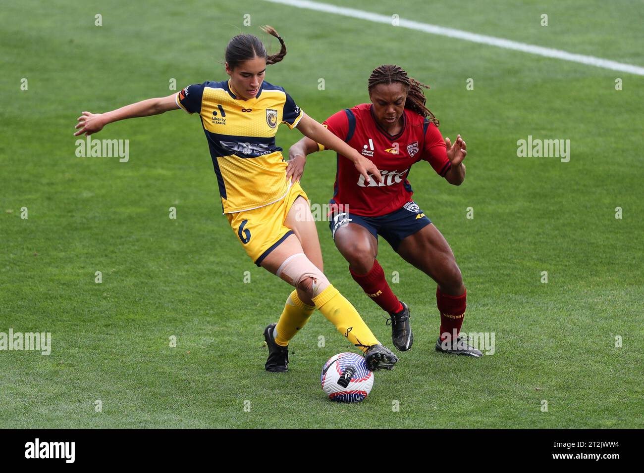 Adelaide, Australia. 20th Oct, 2023. Isabel Gomez of the Mariners is ...