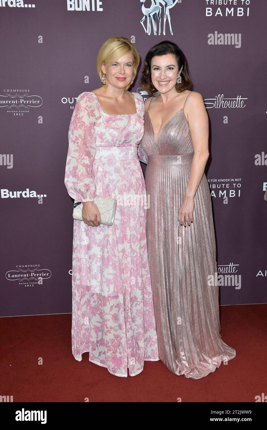 Julia Kloeckner und Dorothee Baer bei der Ankunft Tribute to Bambi in ...
