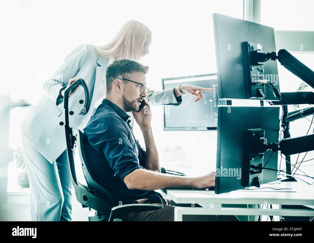 Online station hi-res stock photography and images - Alamy