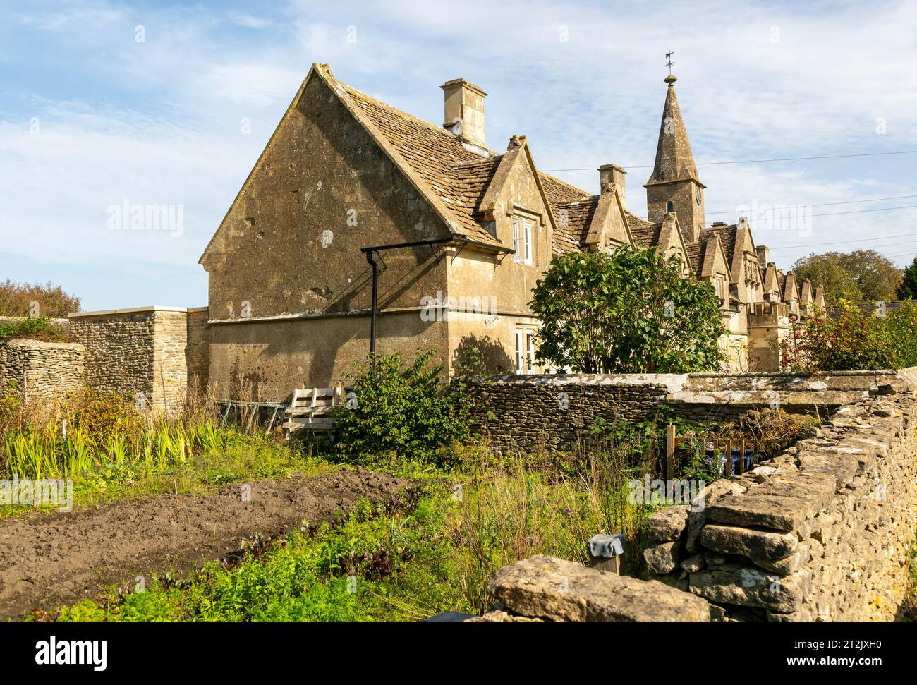 Crispe almshouses and chapel built 1612, Marshfield, Gloucestershire ...