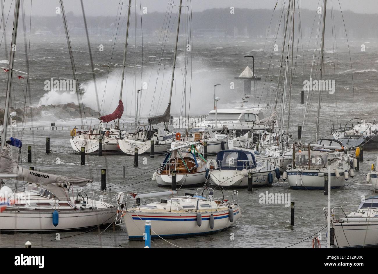 Kiel, Germany. 20th Oct, 2023. Meter-high waves break at the port ...