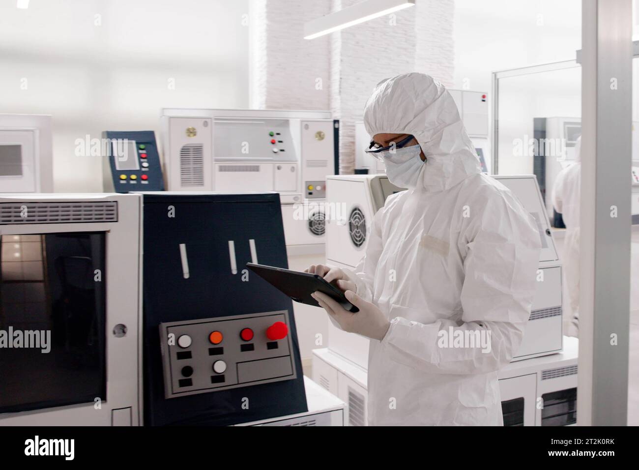 Drug development manufacturing facility hi-res stock photography and ...