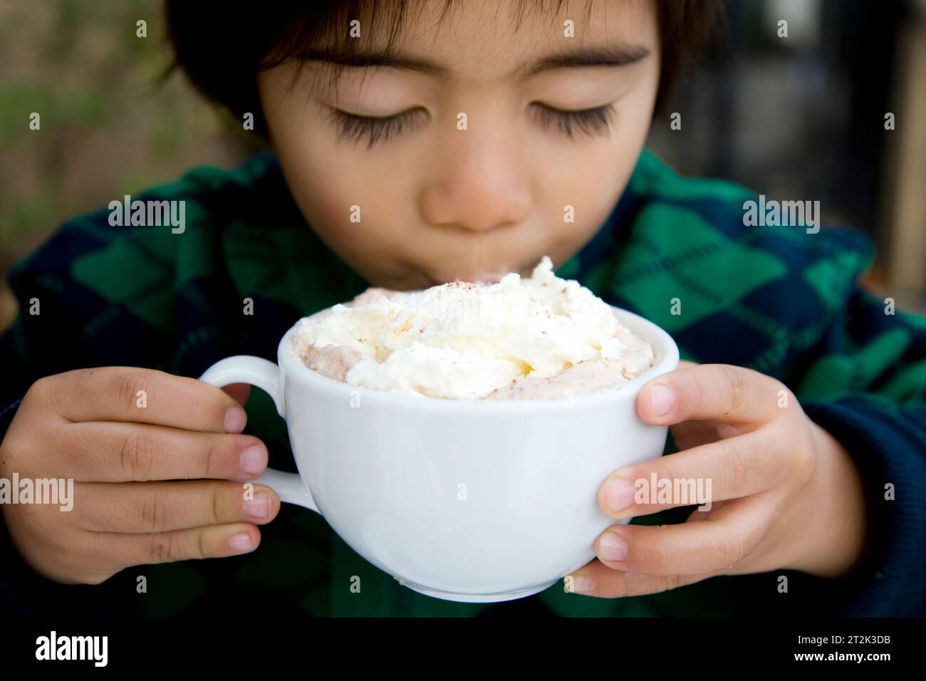 Sipping cream hi-res stock photography and images - Alamy