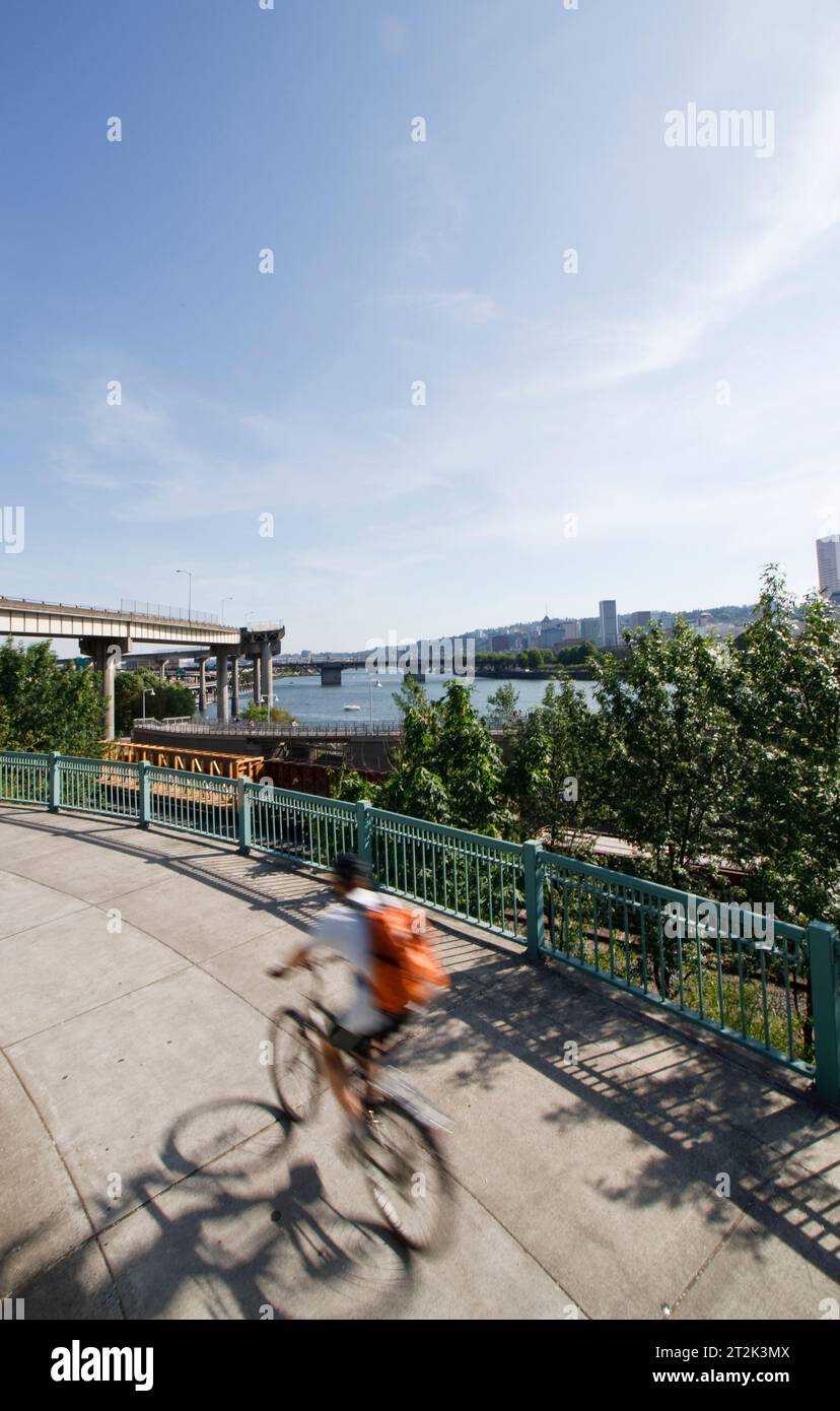 Portland waterfront bike hi-res stock photography and images - Alamy