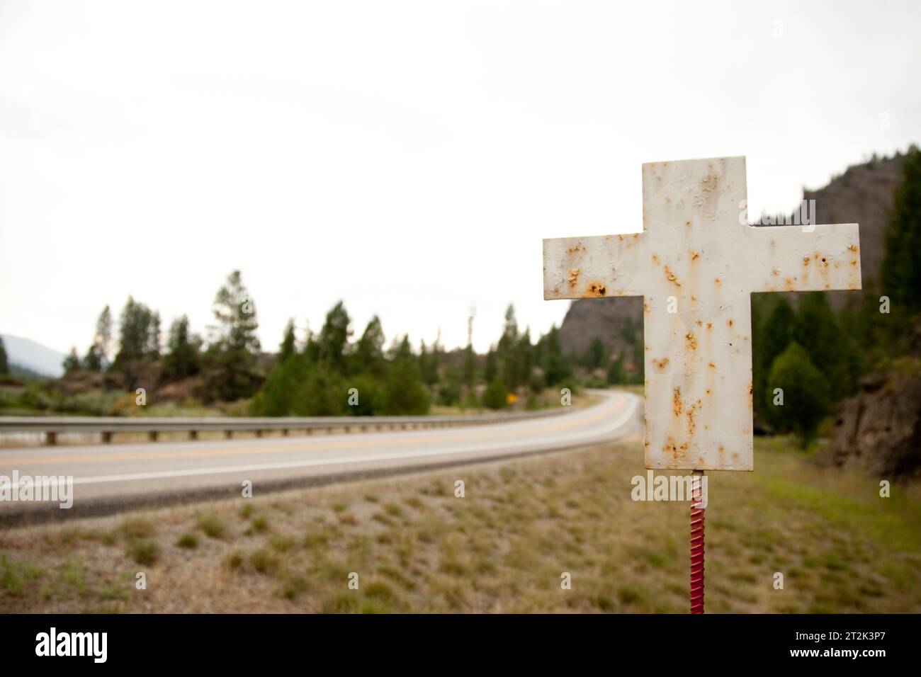 A white cross signifying a death along a dangerous highway Stock Photo ...