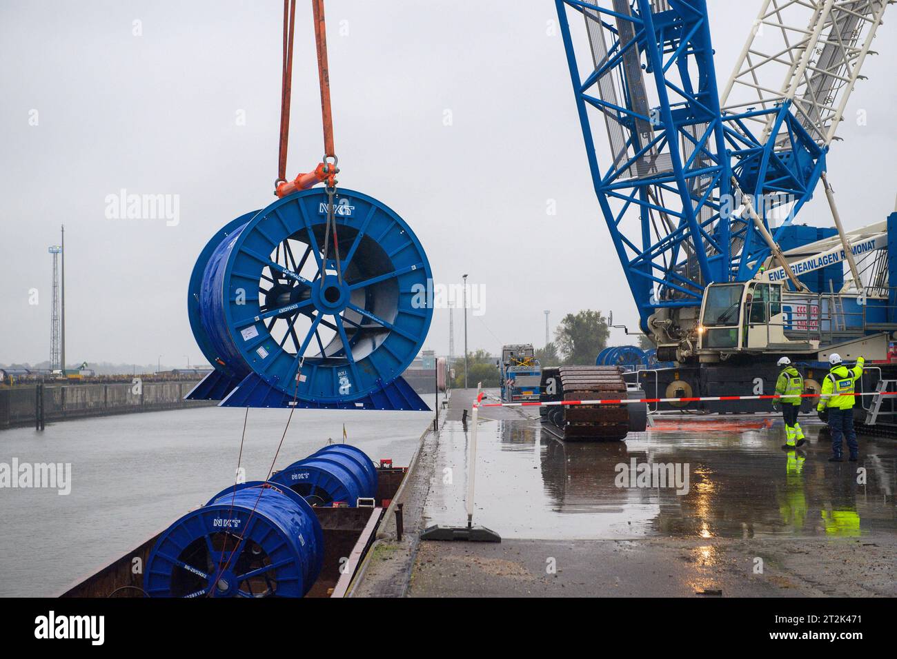 Magdeburg, Germany. 20th Oct, 2023. A crane lifts a cable drum from a ...