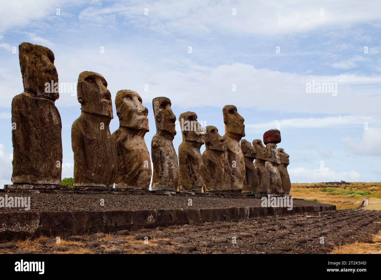 A famous relic of a historic culture. Moi are lined up on the world's ...