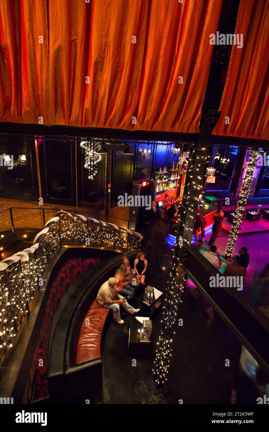 Full nightclub hi-res stock photography and images - Alamy